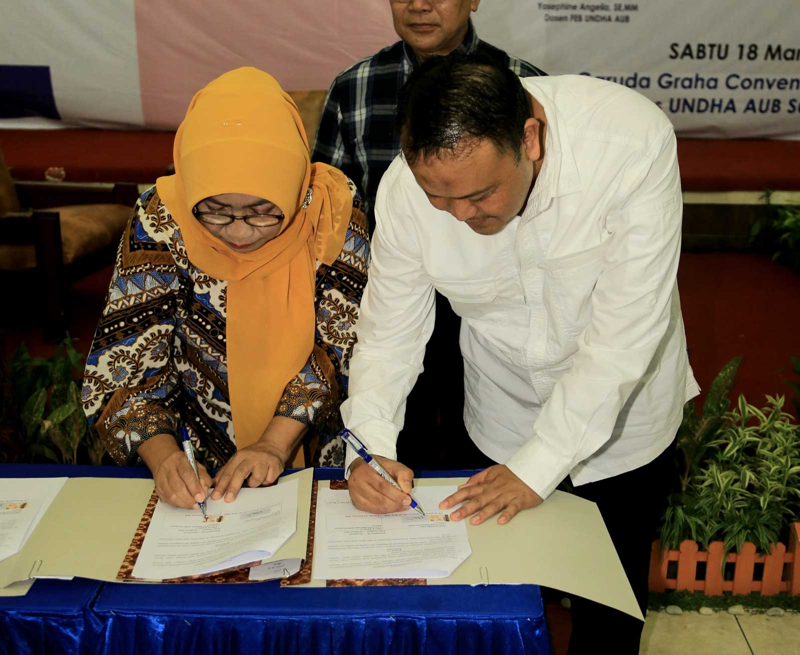 Seminar Nasional UNDHA AUB 2023 Seiring Dengan Penandatangan MoU ...